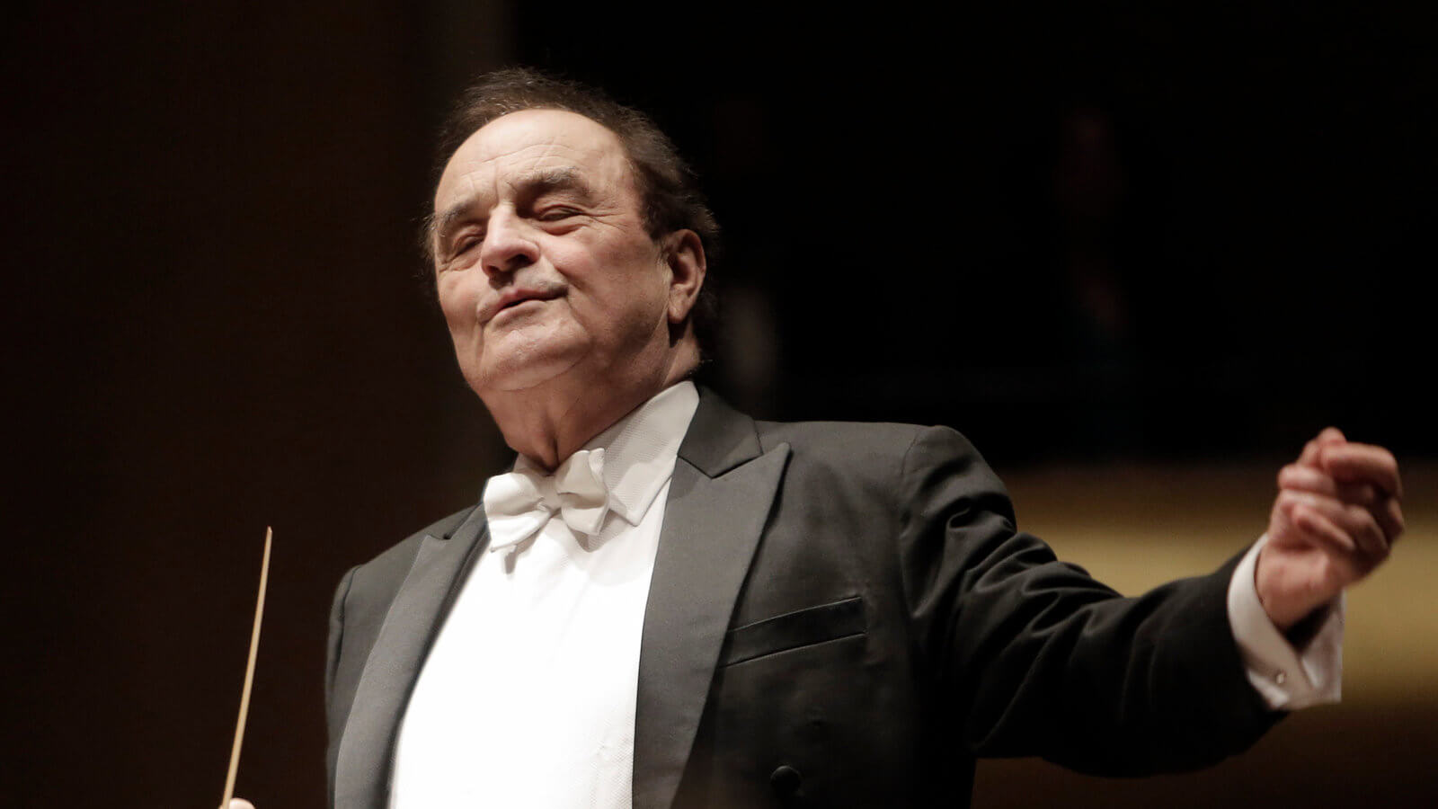 Charles Dutoit conducts Ravel, Mozart, Debussy and Stravinsky - Teatro ...